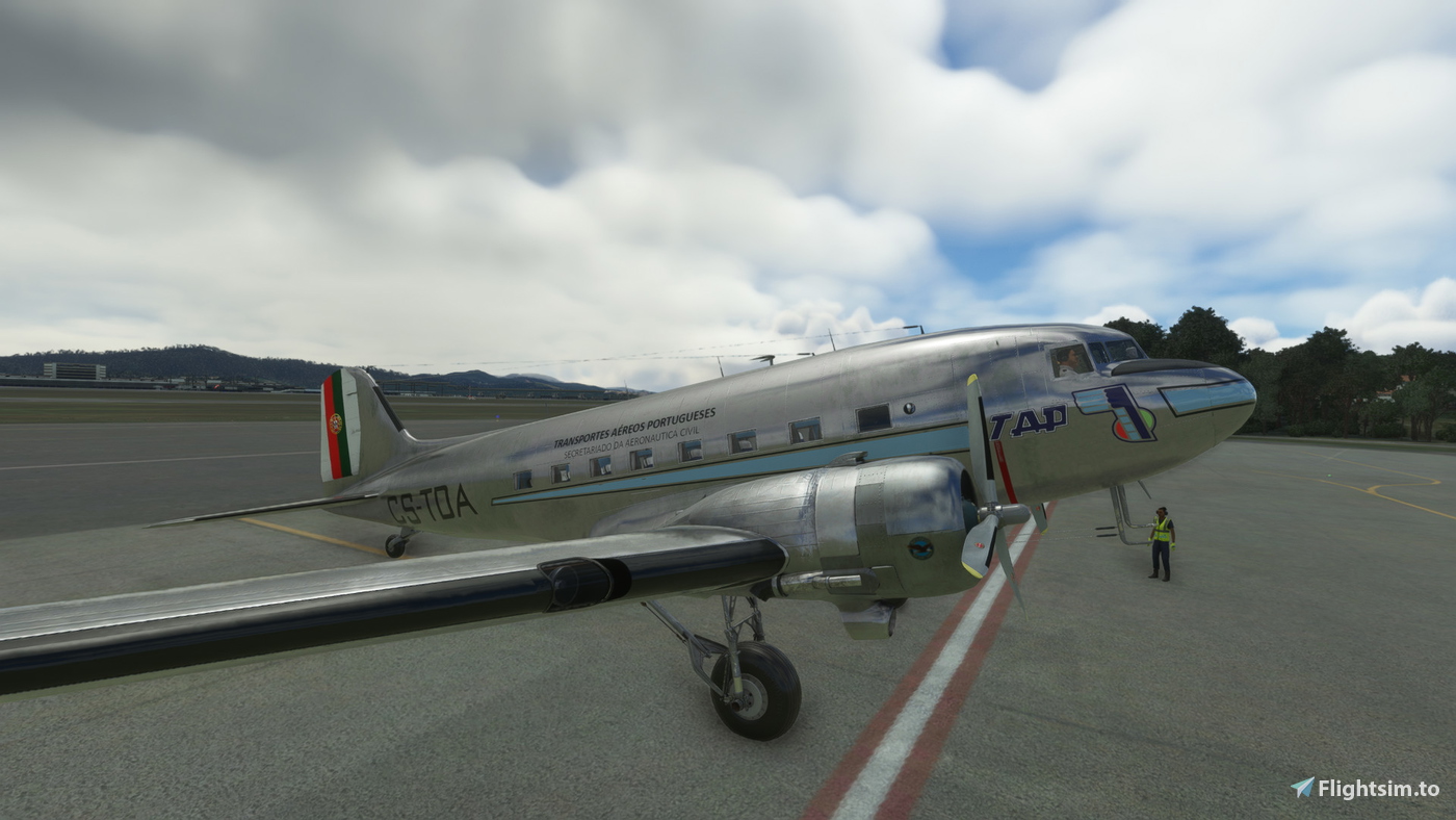 Douglas DC-3 TAP (Transportes Aéreos Portugueses) CS-TDA repaint for ...
