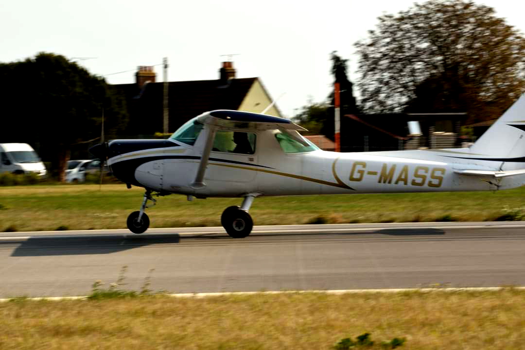 Liveries Requests - Cessna 152 C152 G-MASS - Flightsim.to