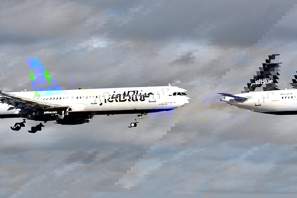 Liveries Requests - JetBlue "Prism" tail livery for A320neo/A32NX ...