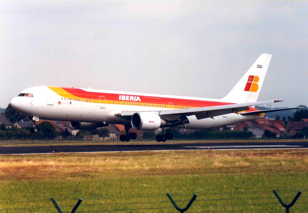 Liveries Demandes - Boeing 777-200 Iberia 767 colors - Flightsim.to