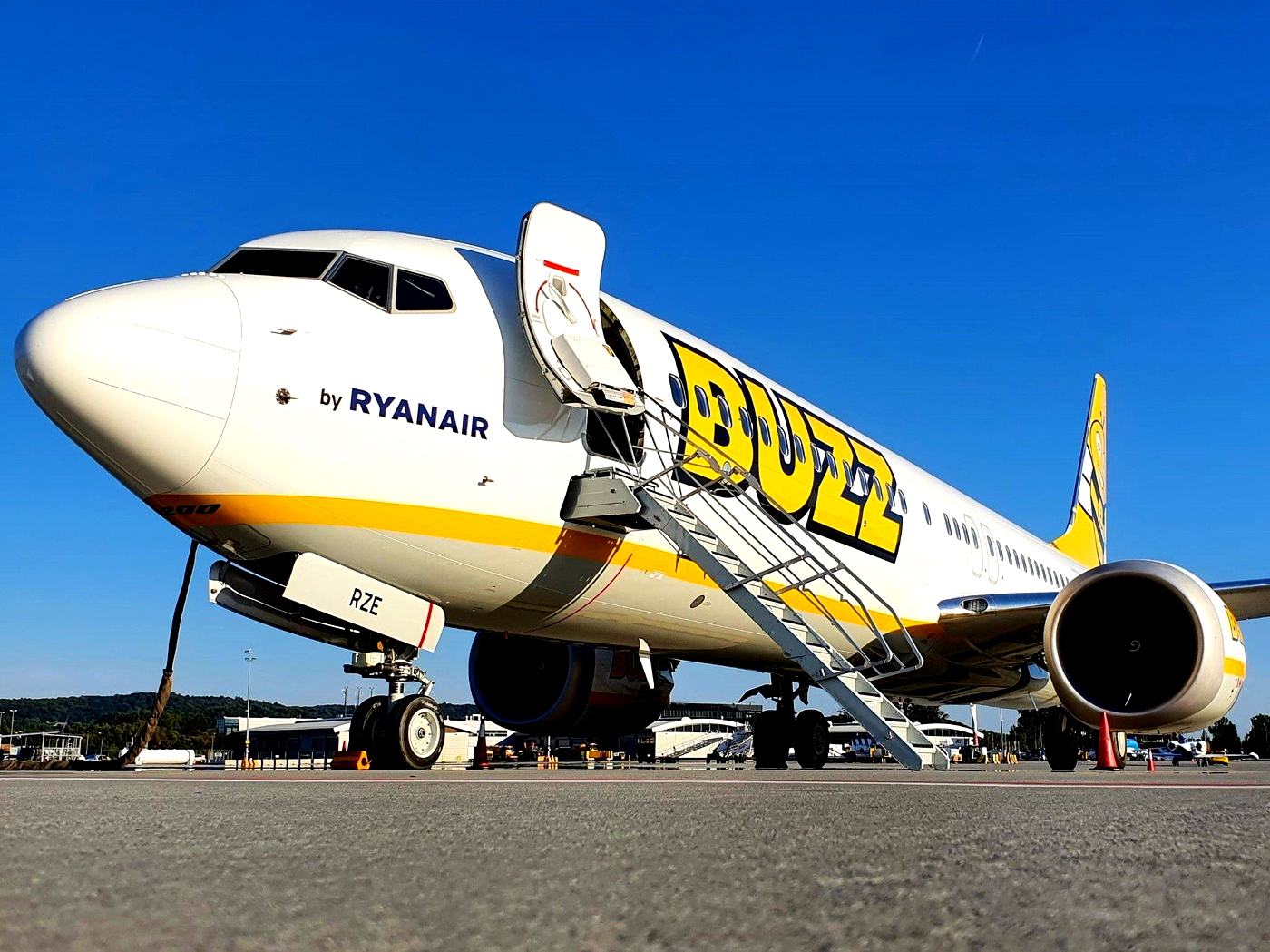 Liveries Requests - buzz 737-800 - Flightsim.to