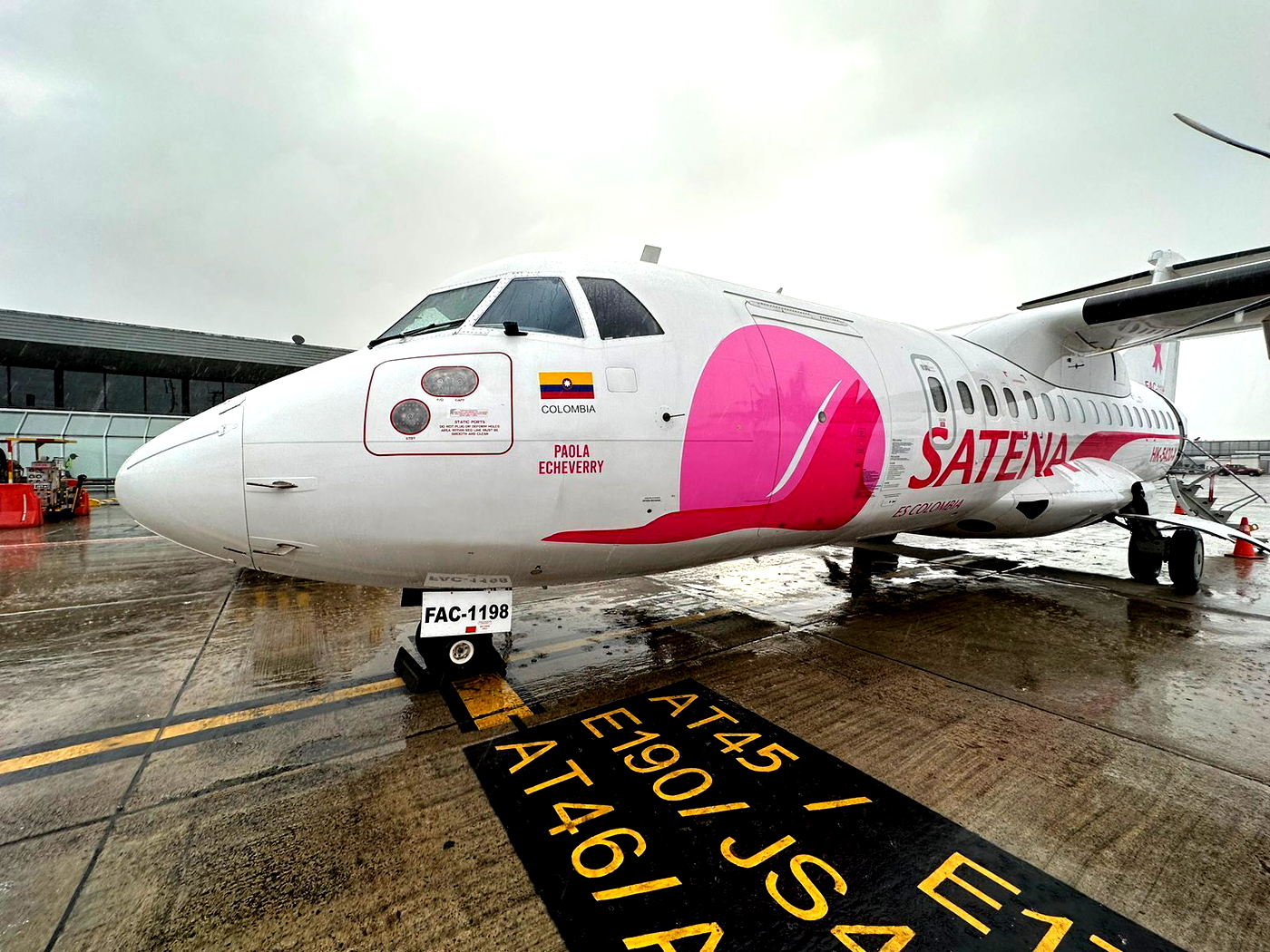 Liveries Requests - Satena livery pink HK-5430 - Flightsim.to