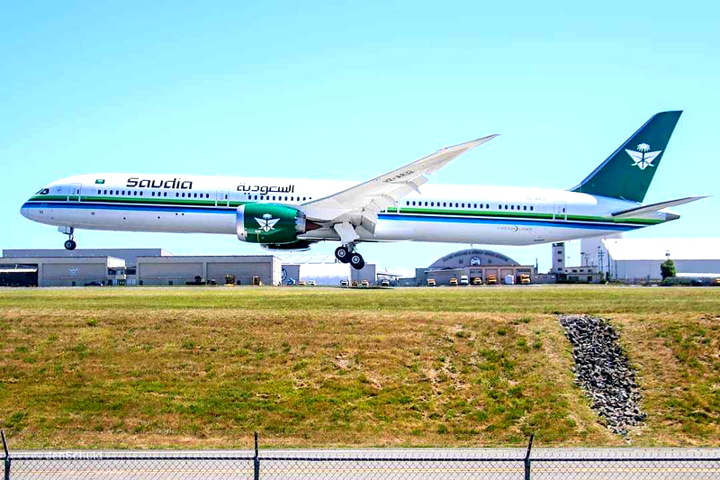 Liveries Requests - Saudia 787-10 HZ-AR32 Retro Livery (real ...