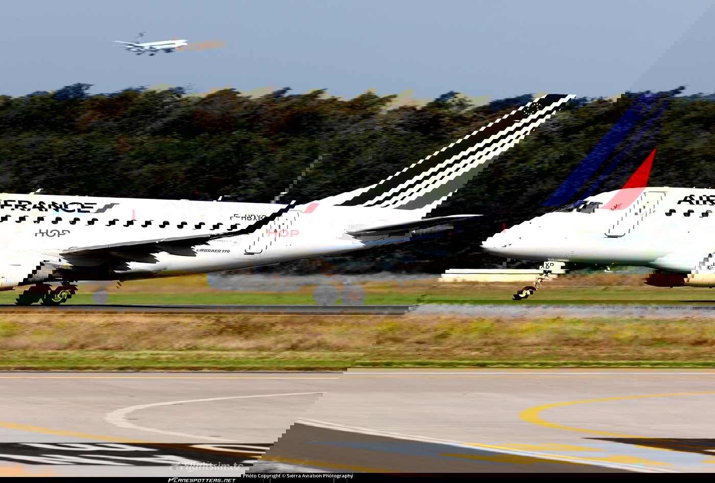 Liveries Requests - Air France E170 ( F-HBXB) for E-jets 170 with cabin - Flightsim.to