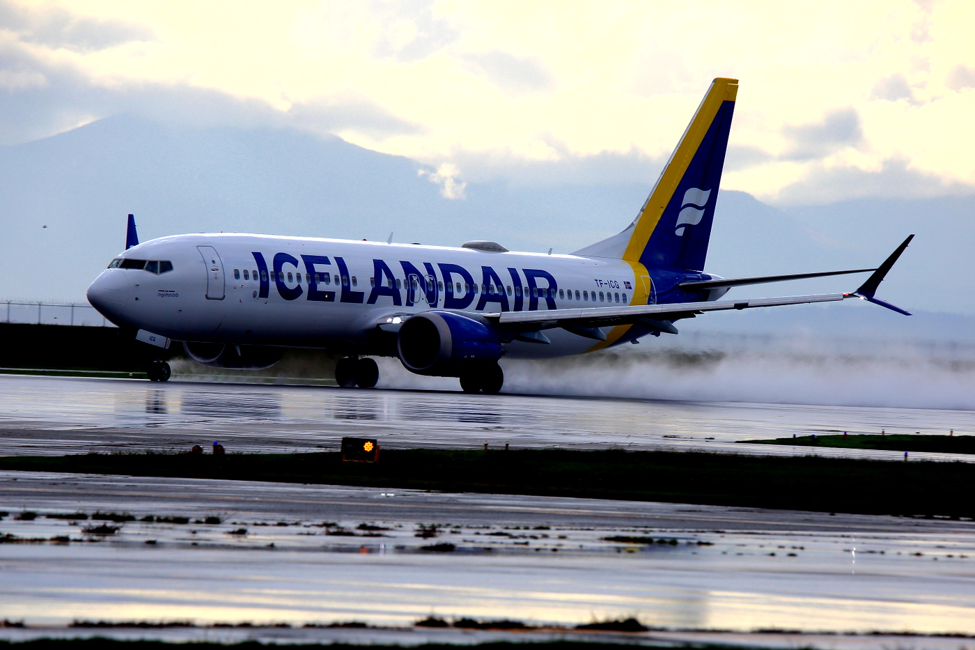 Liveries Requests - TF-ICG ICELANDAIR PMDG 737-800 - Flightsim.to