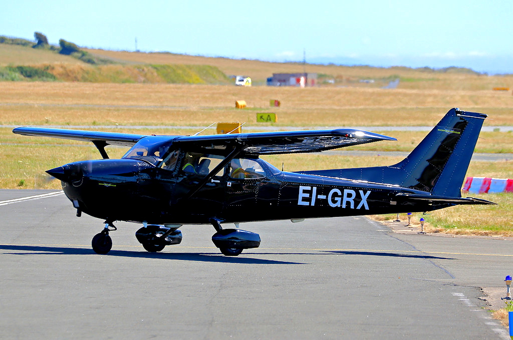 Liveries Requests - Black C172 with the Waterford Aeroclub badges ...