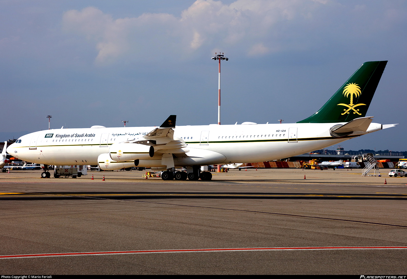 Liveries Requests - iniBuilds A340-300 - HZ-124 - Saudi Royal Flight ...